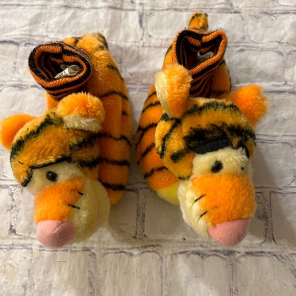 Disney | Shoes | Disney Winnie The Pooh Tigger Plush Slippers Size 2 ...